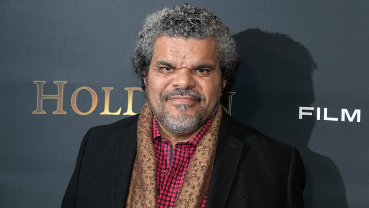 Wednesday | Luis Guzmán será Gomez Addams em série de Tim Burton para a ...